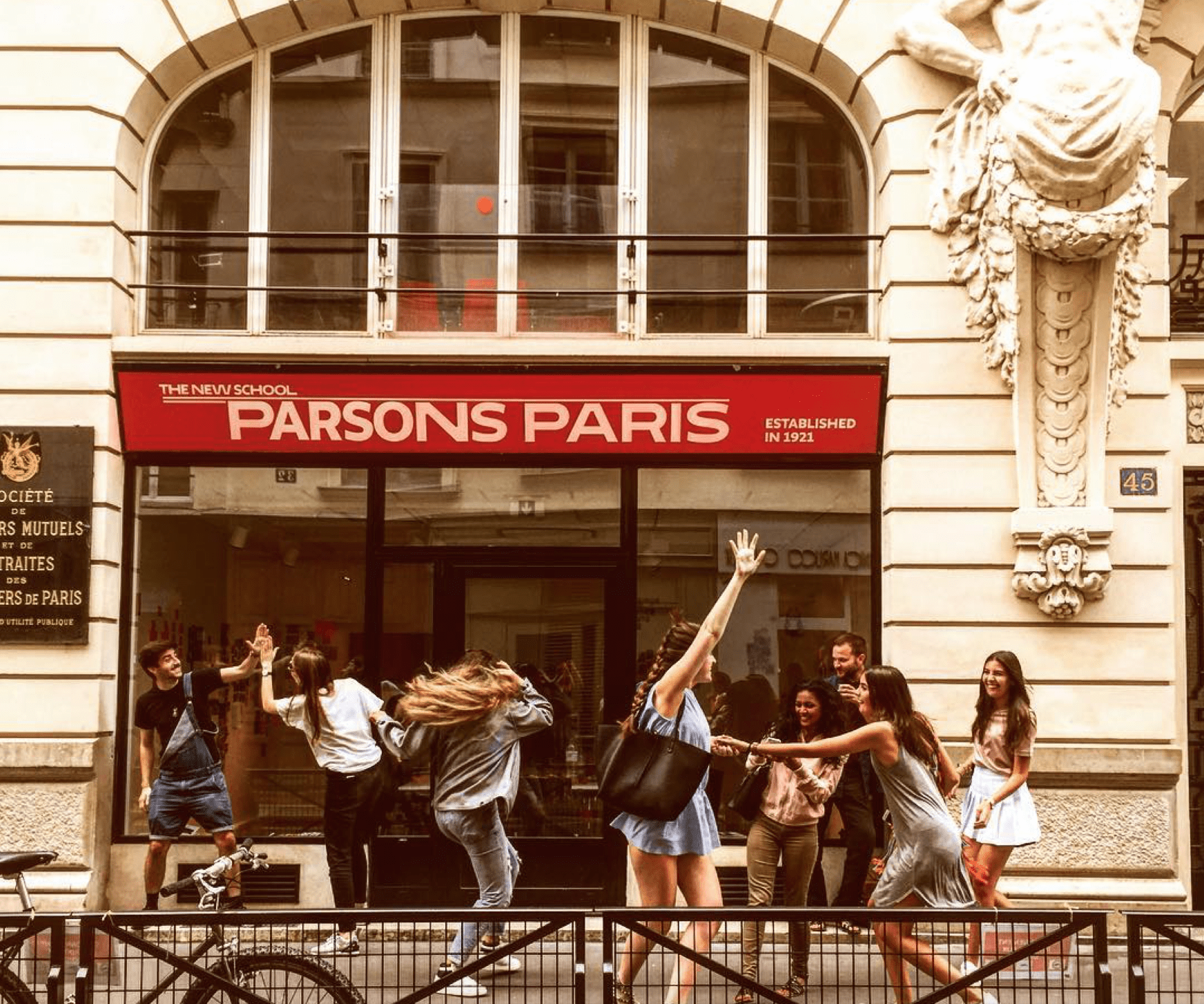 Parsons Paris Logo